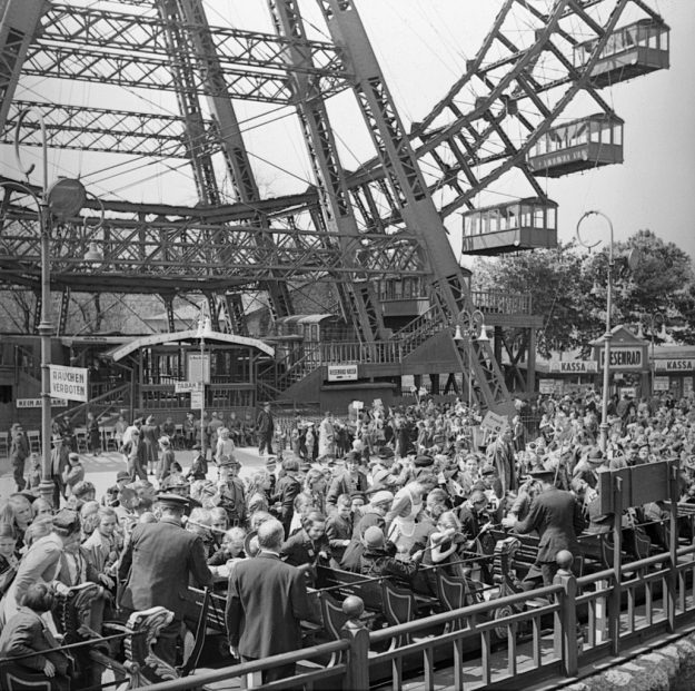 Wiener Riesenrad dreht sich seit 125 Jahren - Mortimer Magazin